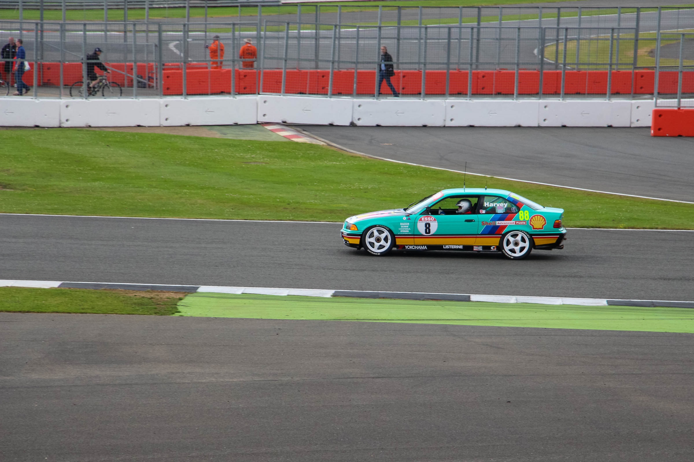 Vic Lee: hors-piste dans la poudreuse - Les Flous du Volant