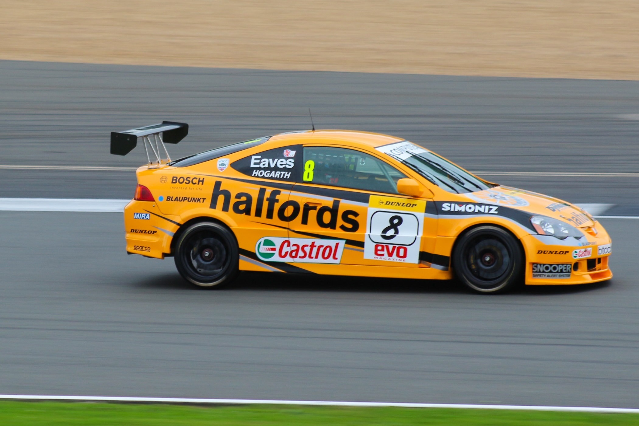 Vic Lee: hors-piste dans la poudreuse - Les Flous du Volant